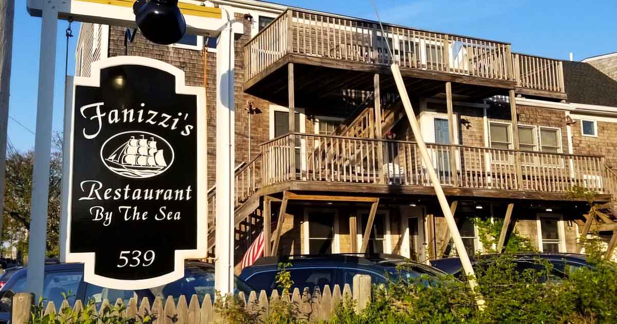 This Waterfront Restaurant In Massachusetts Serves Fresh Mussels That ...