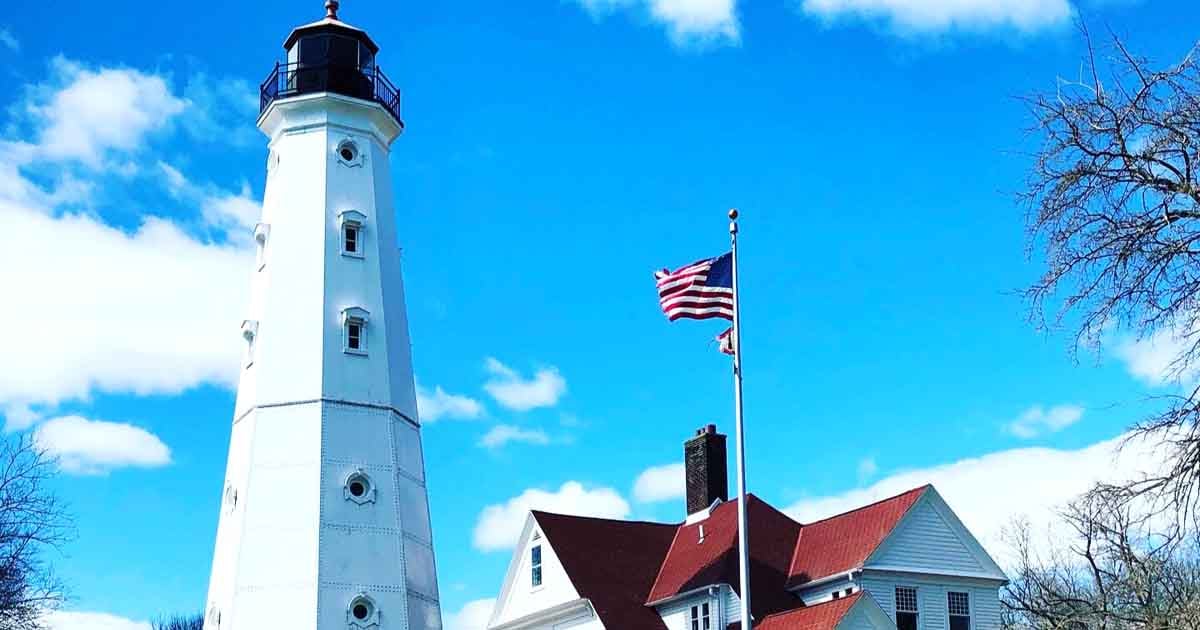 These 10 Stunning Wisconsin Lighthouses Are So Beautiful, They Barely ...