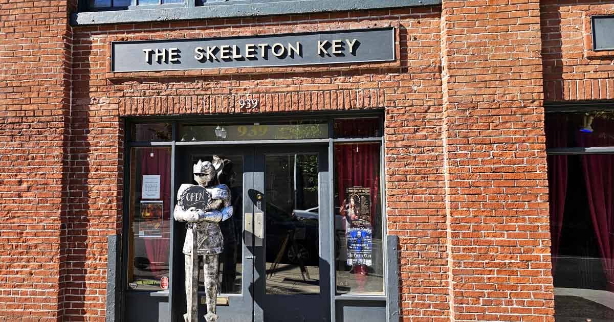 You'll Find The Strangest Treasures Imaginable At This Wonderfully ...