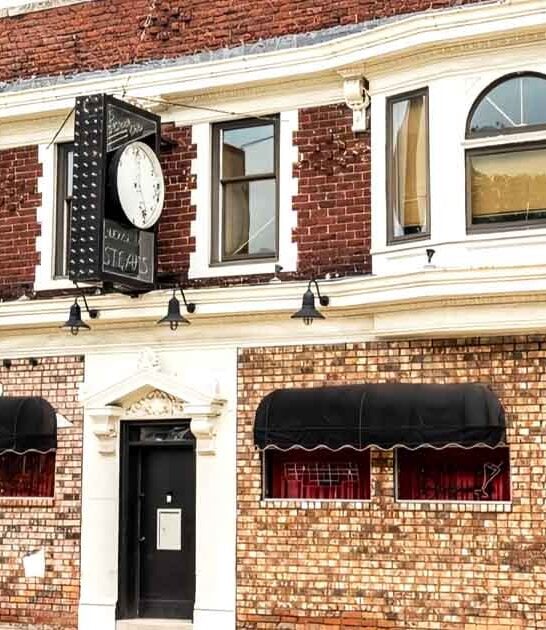 This Gorgeous Wood-Accented Steakhouse Is One Of Wisconsin&rsquo;s Best Kept Secrets