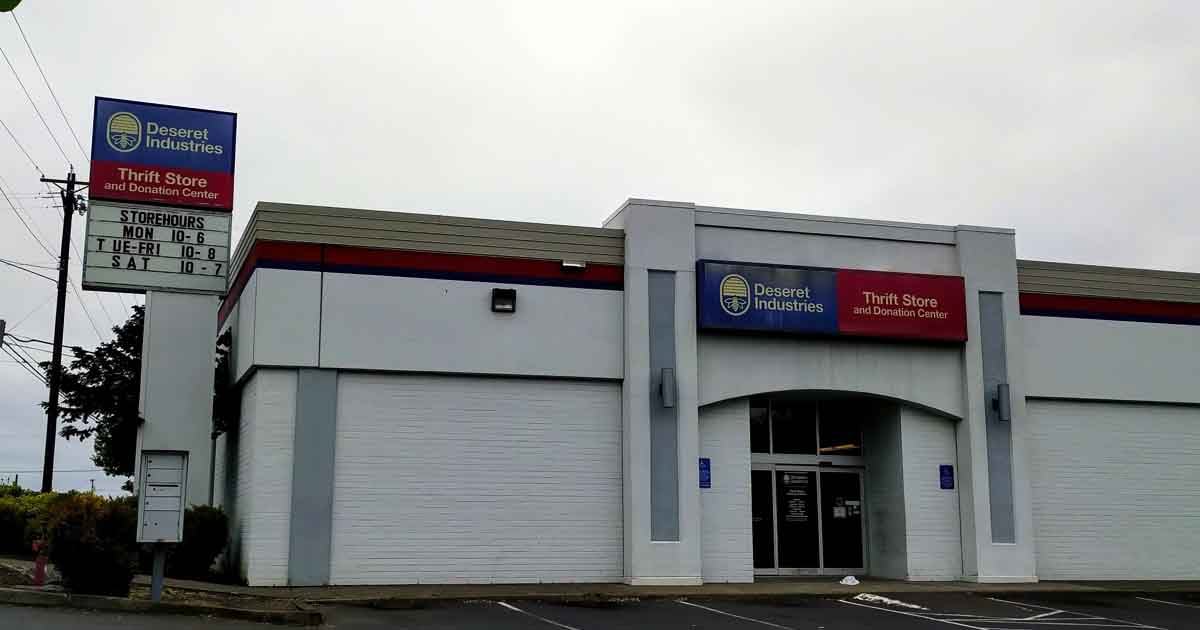 The Gigantic Oregon Thrift Store That's Basically A Treasure Hunt With ...