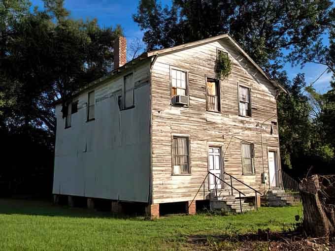 This weathered sentinel stands guard over Hamburg's forgotten streets, its peeling paint telling stories nobody's left to hear.