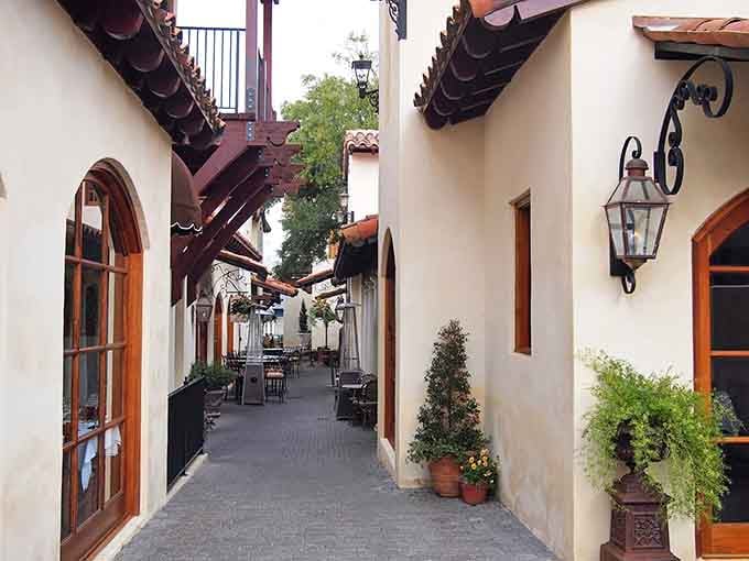 European charm meets Southern hospitality in this enchanting alleyway that looks straight out of a romantic comedy.
