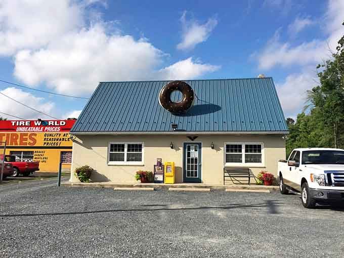The blue roof and giant donut sculpture make this place impossible to miss, like a beacon for carb lovers.