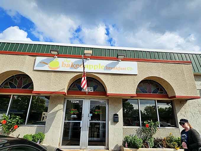 Sometimes the best meals hide behind the most unassuming facades, like Clark Kent in reverse.