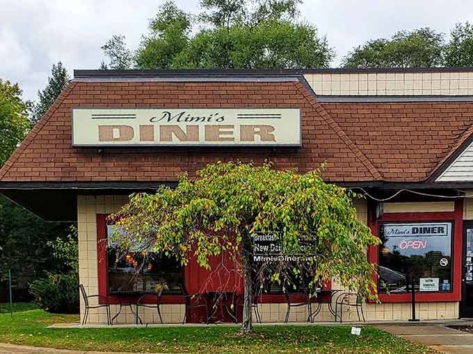 That classic diner exterior practically begs you to pull over and stay awhile for breakfast bliss.