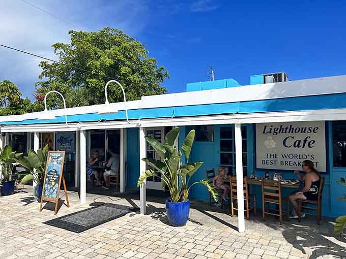 That cheerful turquoise exterior isn't just paint – it's a beacon calling breakfast lovers from across the state.