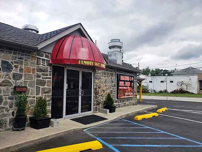 Stone facade meets modern barbecue joint, because why should architecture make sense when the food is this good?