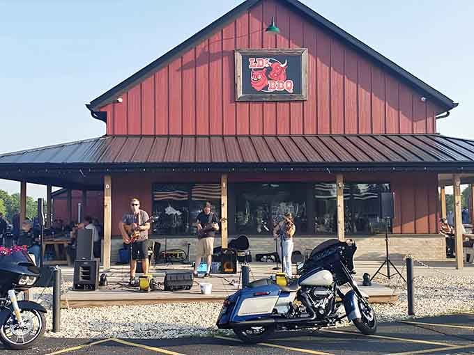 That red barn exterior isn't just for show; it's a beacon calling barbecue lovers from miles around.