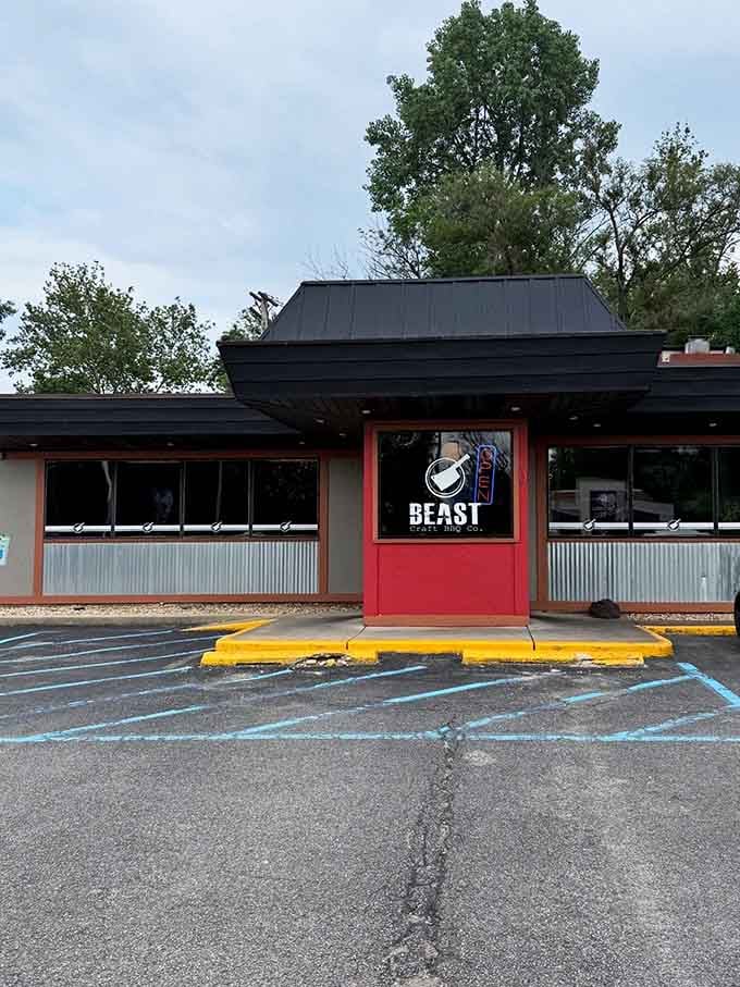 The kind of parking lot where dreams of smoked meat come true, one empty spot at a time.
