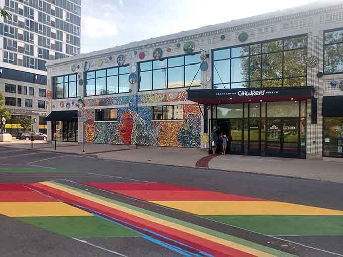 This stunning street art transforms the building into a masterpiece that rivals anything hanging inside museums.