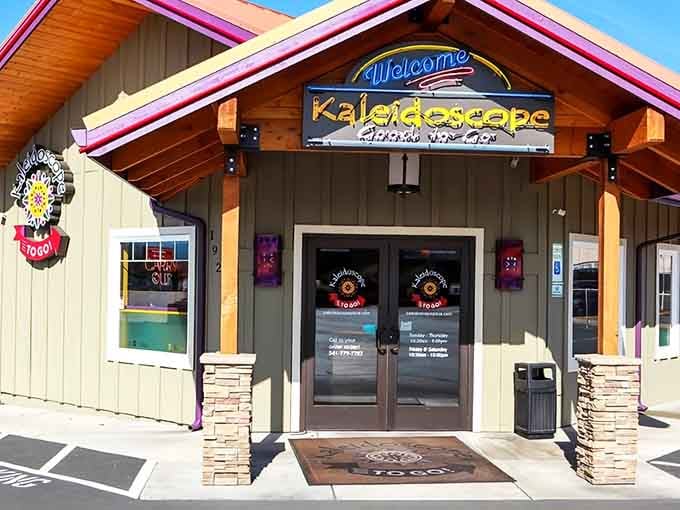 The welcome sign says it all: you're about to enter Southern Oregon's grooviest dining destination.