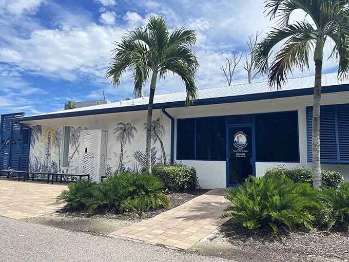 That modest exterior hides breakfast greatness &ndash; like Clark Kent in a phone booth, but delicious.