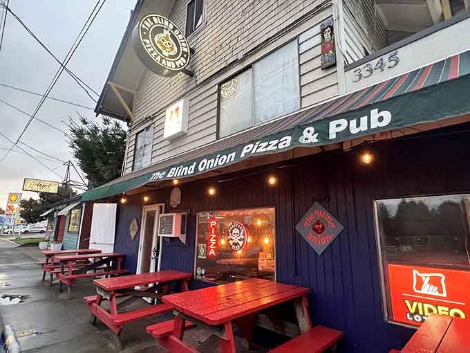 That blue and green exterior isn't shy about announcing itself on NE Broadway, like a pizza beacon.