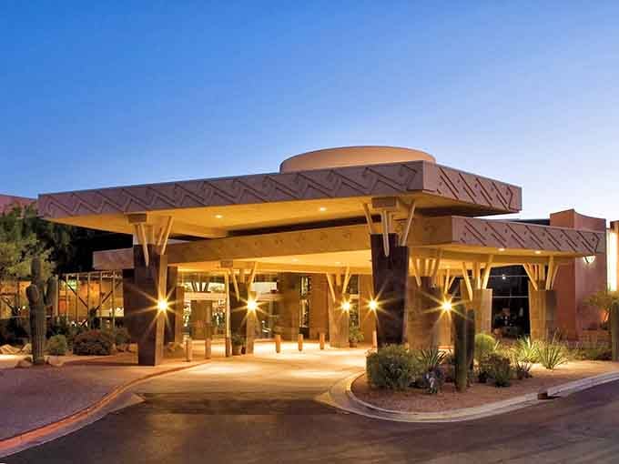 Evening glow transforms this Scottsdale destination into a beacon for hungry souls seeking buffet excellence.