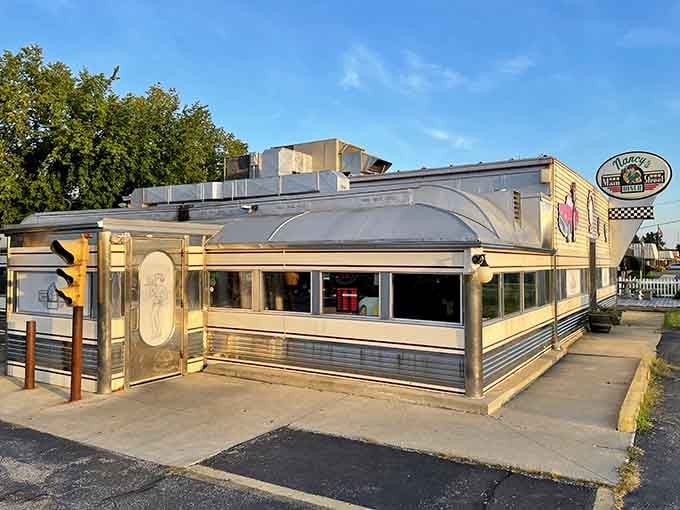 That gleaming retro exterior isn't just for show; it's a promise of breakfast perfection waiting inside.