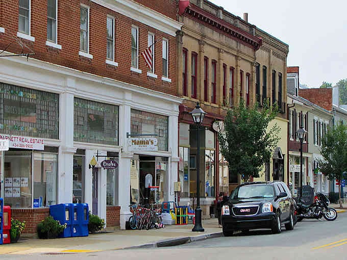 Main Street Scottsville looks like it wandered out of a Norman Rockwell painting and decided to stay awhile.