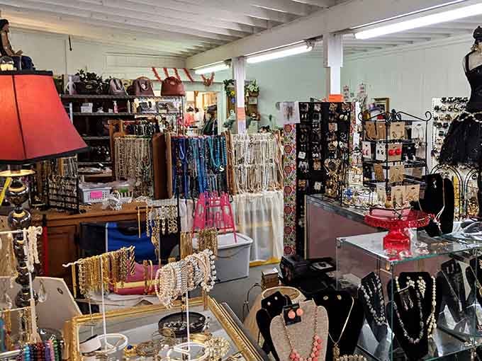 Jewelry displays that sparkle with more possibilities than a genie's lamp on overtime&mdash;treasure hunting starts here.