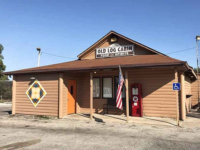 Route 66 nostalgia meets honest-to-goodness home cooking at this charming roadside treasure in Pontiac.