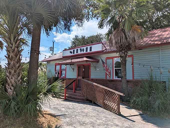 This unassuming roadside gem proves the best meals often hide in the smallest towns.