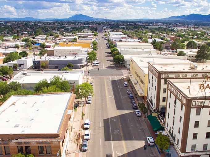 Wide streets and mountain views remind you that some Arizona towns still have room to breathe.