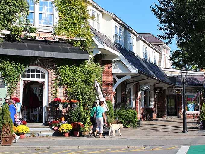 These buildings look like they were designed by someone who really understood the assignment of "quintessential New England."