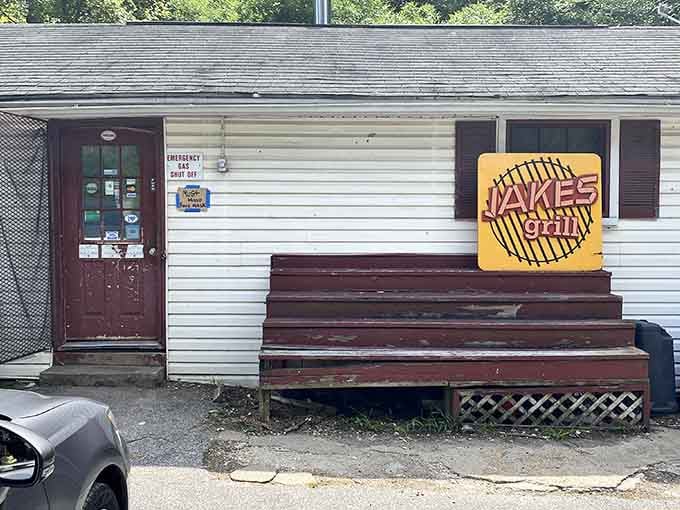 Don't judge this book by its cover; behind that simple door lies smoky, tender perfection worth every mile.