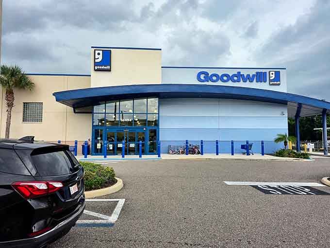 Palm trees and bargain dreams under Florida skies, this is where smart shopping becomes an art form.