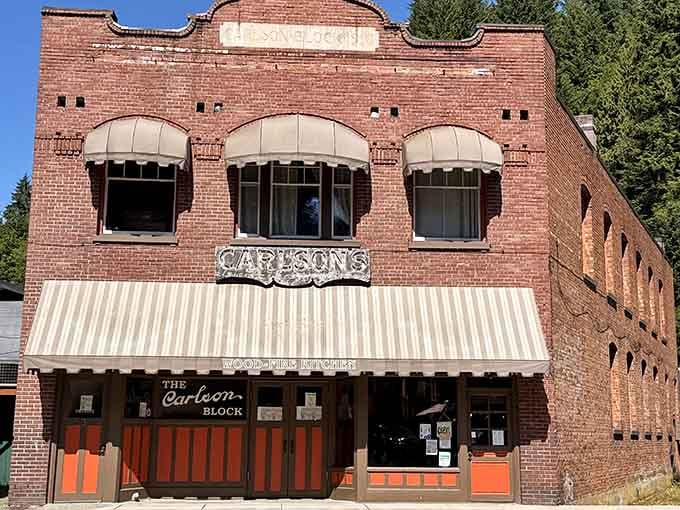 Wilkeson's most famous address stands proud on Main Street, ready to feed your pizza obsession with style.