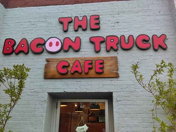 That little pig nose in the "O" tells you everything: this place doesn't take itself too seriously, just bacon very seriously.