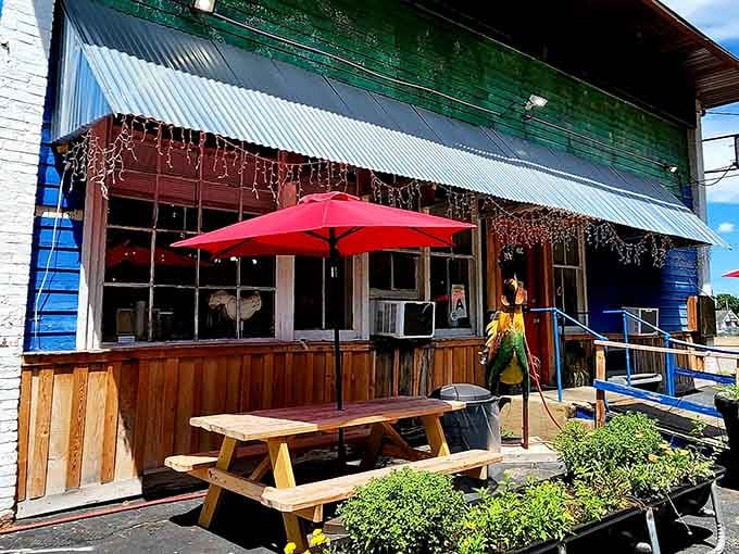 That colorful exterior isn't just eye-catching, it's practically waving you in for the meal of your life.