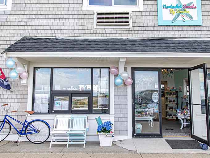 That cheerful exterior practically sings "come get your sugar fix" louder than any billboard ever could.