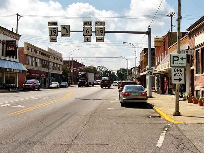 Downtown Nappanee looks like the opening scene of every heartwarming movie you've ever loved, minus the Hollywood budget.