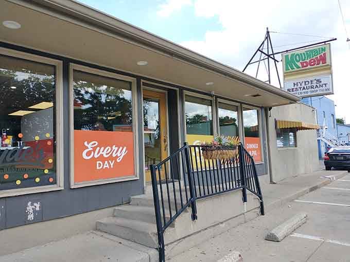 That cheerful "Every Day" sign isn't lying, this place serves up comfort food seven days a week.