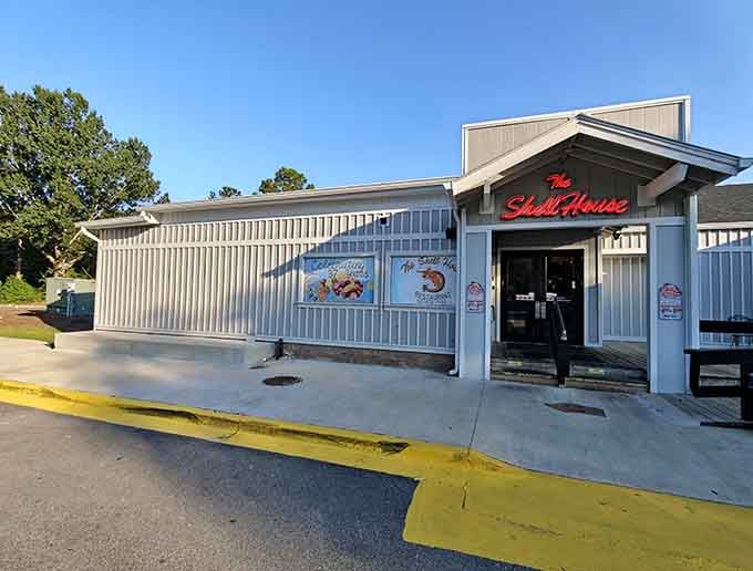 That unassuming exterior hides some of the best fried seafood you'll find in coastal Georgia.