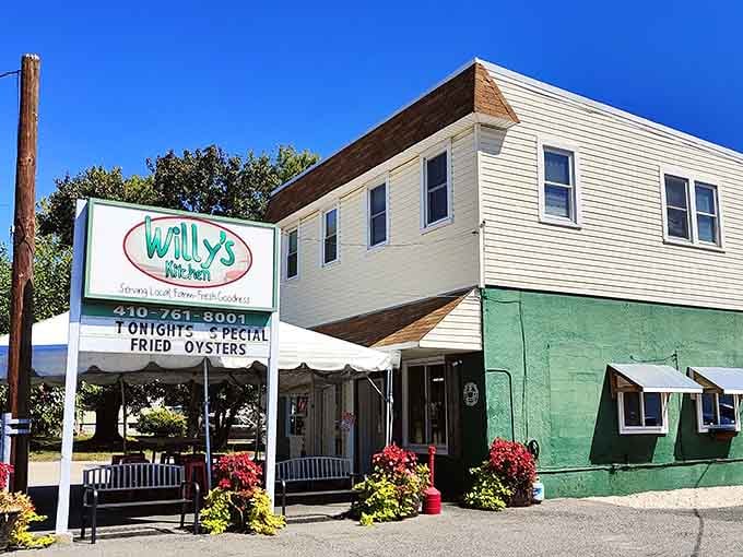 That green and cream exterior isn't shouting for attention, but your stomach will once you see what's inside.