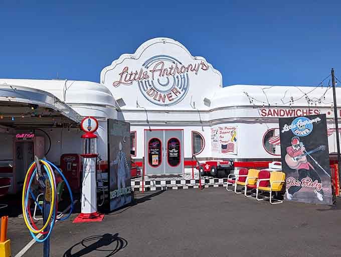 The exterior alone promises an experience that'll transport you straight back to sock hops and soda fountains.