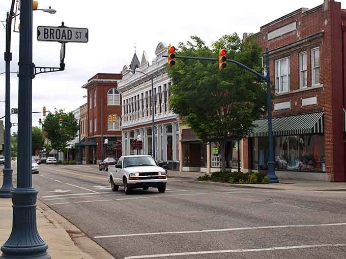 Historic buildings housing actual businesses instead of sitting empty? Now that's how you do downtown right.