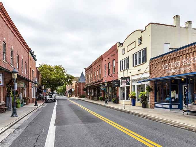 Those colorful storefronts aren't trying too hard, they just naturally photograph like a dream come true.