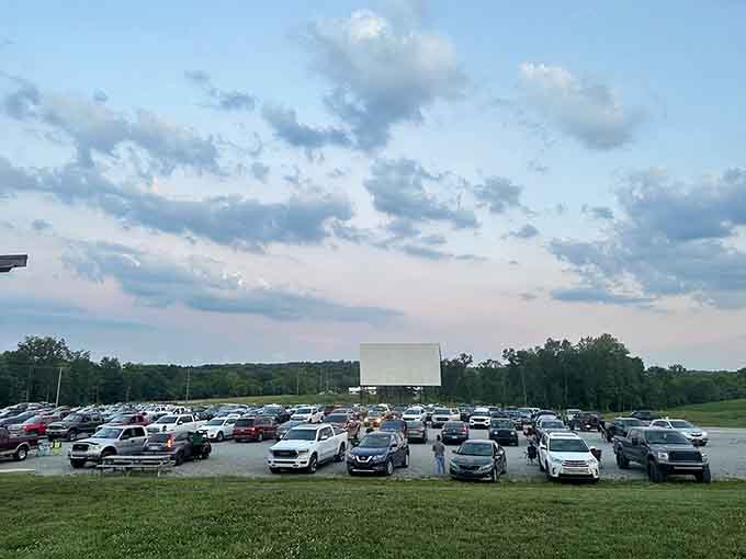 Rows of cars face the towering screen as twilight paints the Kentucky sky in shades of pink and blue.