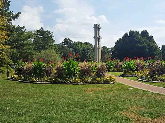 Those vibrant flower beds and that iconic tower prove Springfield knows how to make an entrance worth remembering.