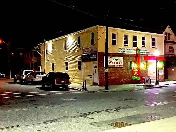 When Casa Pizzeria lights up the night, it's like a beacon calling hungry travelers home to comfort.