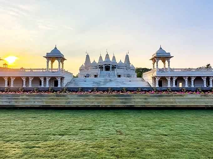 When suburban Georgia decides to go full Taj Mahal, this is what happens&mdash;and honestly, we're not complaining.