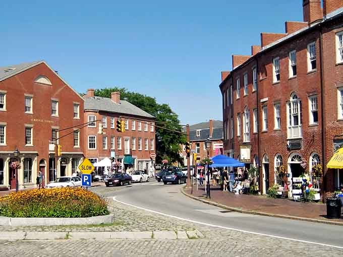 Federal-era brick buildings line State Street like they're auditioning for "Colonial America's Got Talent" &ndash; and they're all winning.
