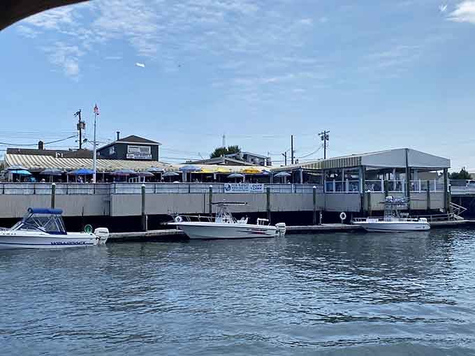 You'll Never Want To Leave This Waterfront Restaurant In New Jersey