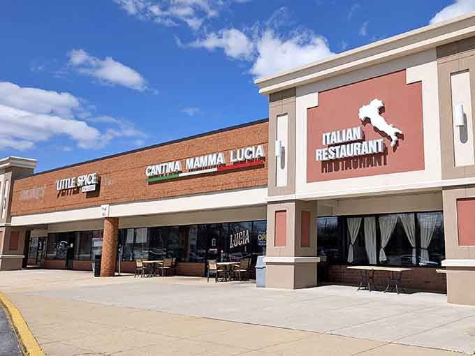 That cheerful exterior practically waves you in, beckoning hungry souls toward unlimited pasta and good times ahead.