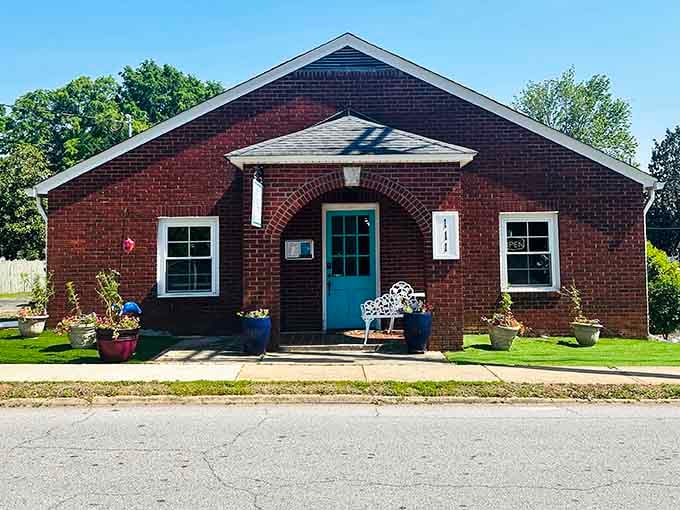 Breezy Quarters combines shopping and dining in a space that feels both modern and welcoming to wandering visitors.