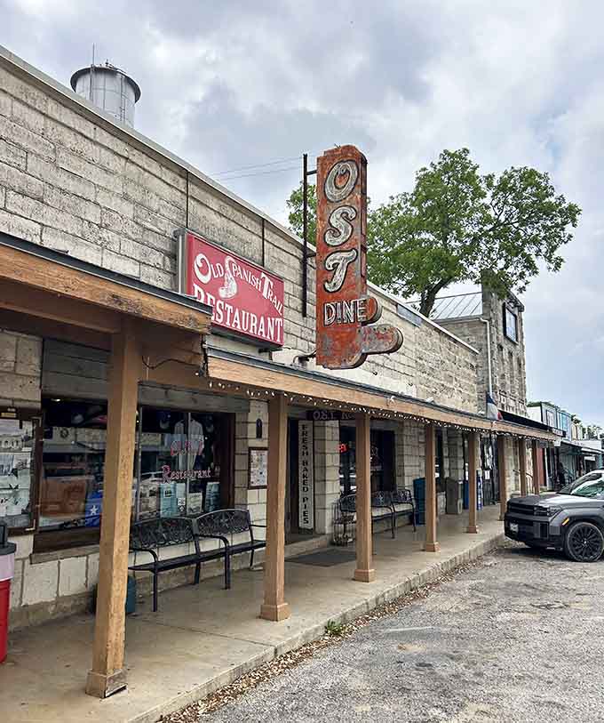 The vintage OST sign beckons like a beacon to anyone who appreciates classic diners and even more classic comfort food.