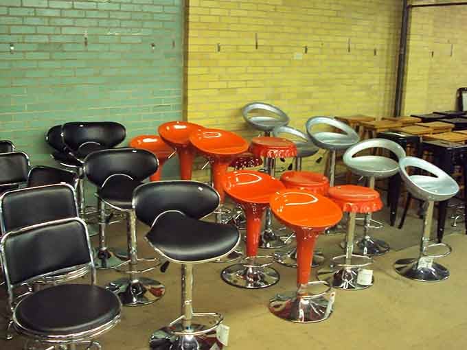Bar stools in orange and black create a retro diner vibe worthy of Happy Days.