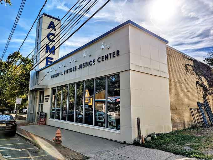 ACME Screening Room offers independent films in an intimate setting that multiplexes can only dream about.